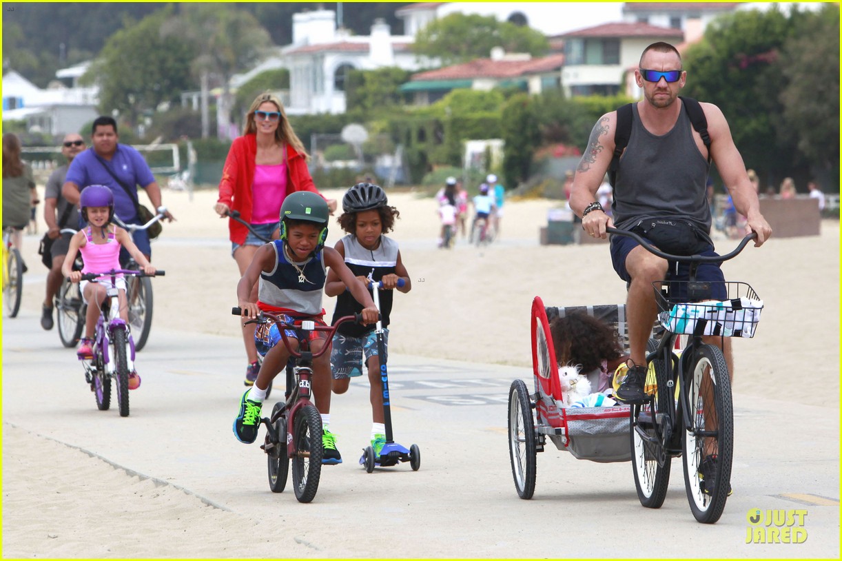 Heidi Klum & Martin Kirsten: Beach Bike Ride with Kids!: Photo 2938436 ...