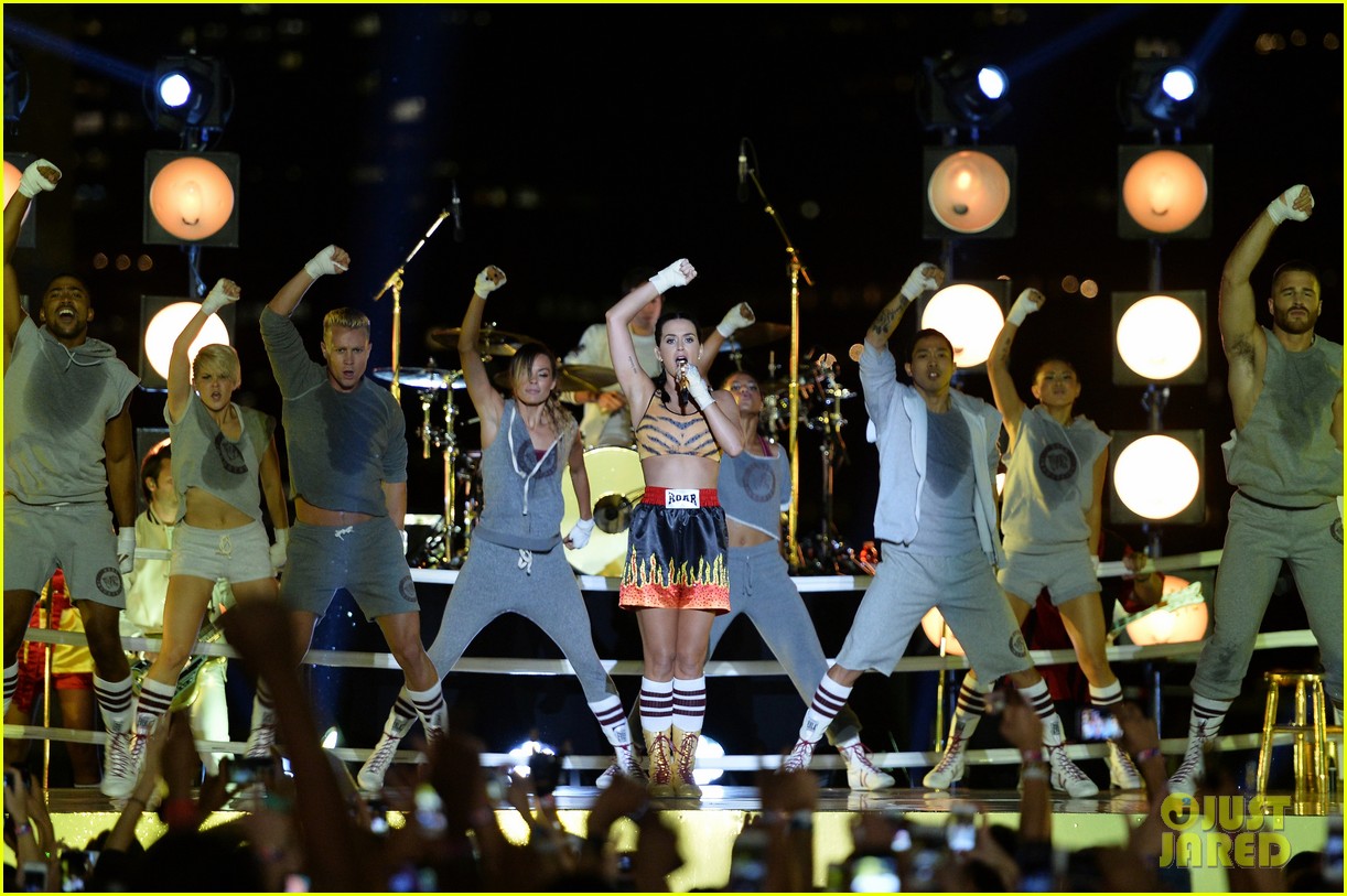 Katy Perry: VMAs 2013 Performance of 'Roar' - WATCH NOW!: Photo 2937926 ...