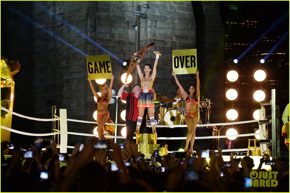 Katy Perry: VMAs 2013 Performance of 'Roar' - WATCH NOW!: Photo 2937931 ...