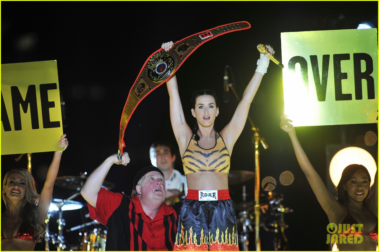 Katy Perry: VMAs 2013 Performance of 'Roar' - WATCH NOW!: Photo 2937933 ...