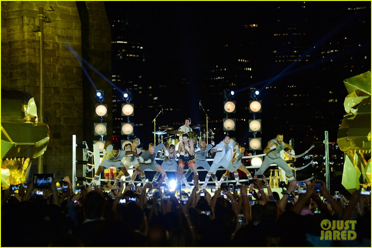 Katy Perry: VMAs 2013 Performance of 'Roar' - WATCH NOW!: Photo 2937937 ...
