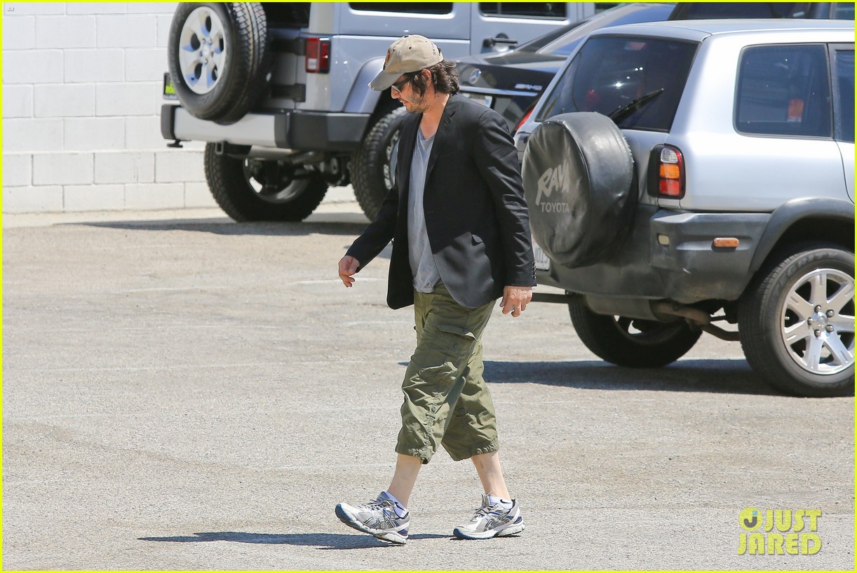 Keanu Reeves Wears Interesting Outfit at the Gym: Photo 2935747 | Keanu ...
