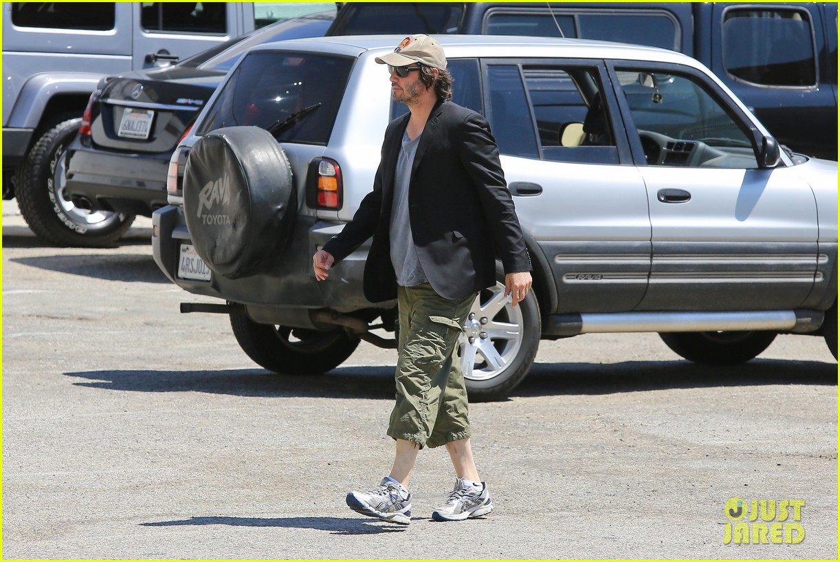 Keanu Reeves Wears Interesting Outfit at the Gym: Photo 2935751 | Keanu ...