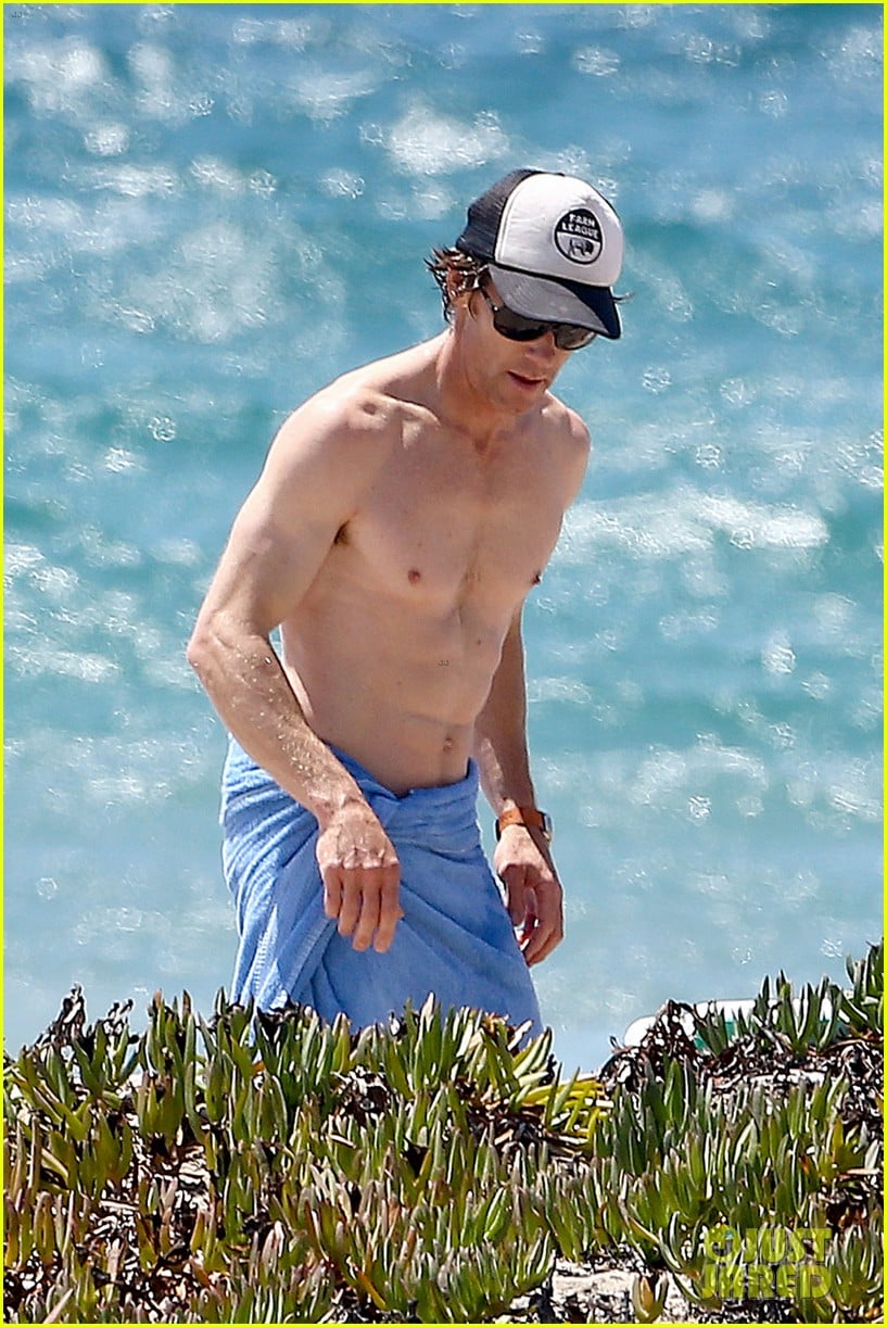 Julia Roberts: Family Beach Day with Shirtless Danny Moder!: Photo ...