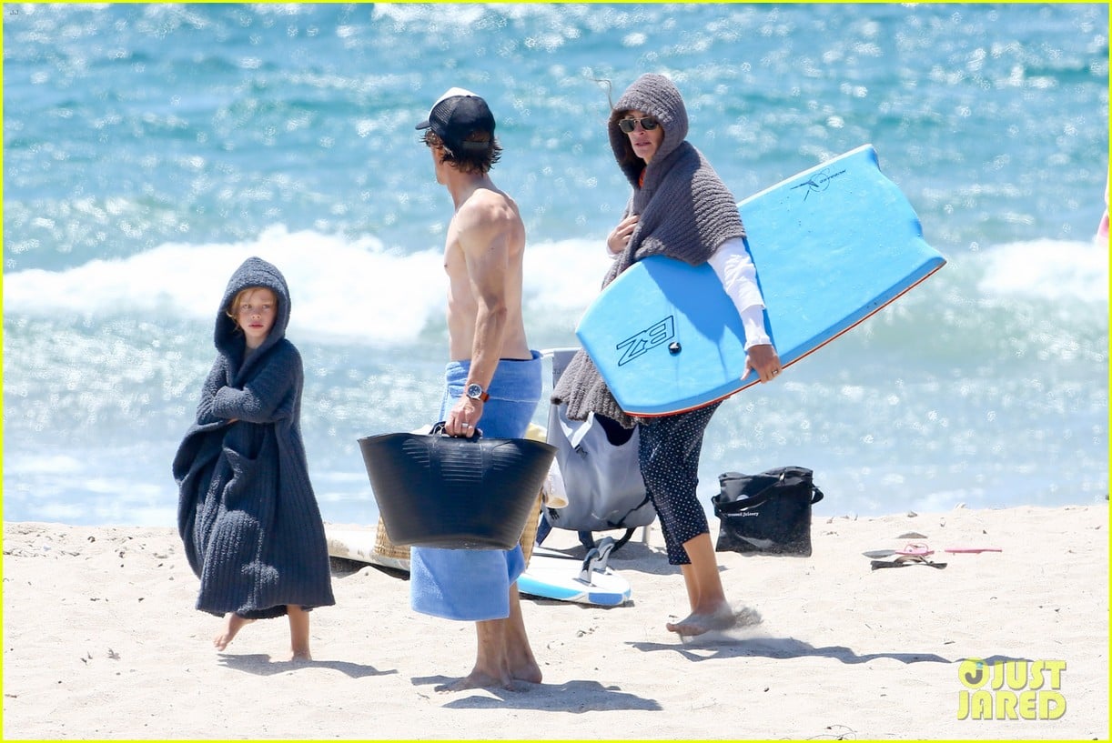 Julia Roberts: Family Beach Day with Shirtless Danny Moder!: Photo ...