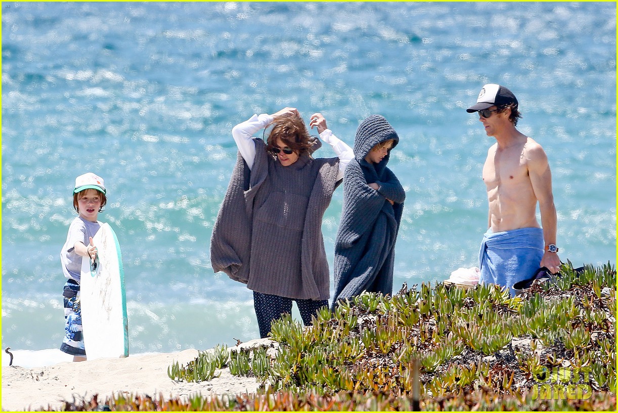 Julia Roberts: Family Beach Day with Shirtless Danny Moder!: Photo ...