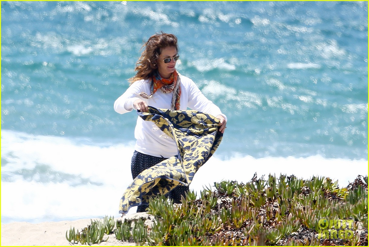 Julia Roberts: Family Beach Day with Shirtless Danny Moder!: Photo ...