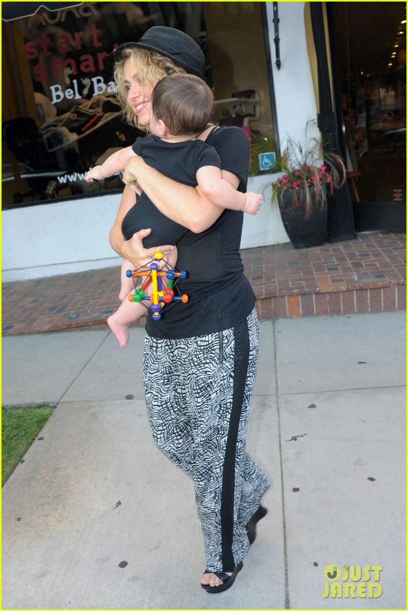 Shakira Goes Shopping with Baby Milan: Photo 2927839 | Celebrity Babies ...