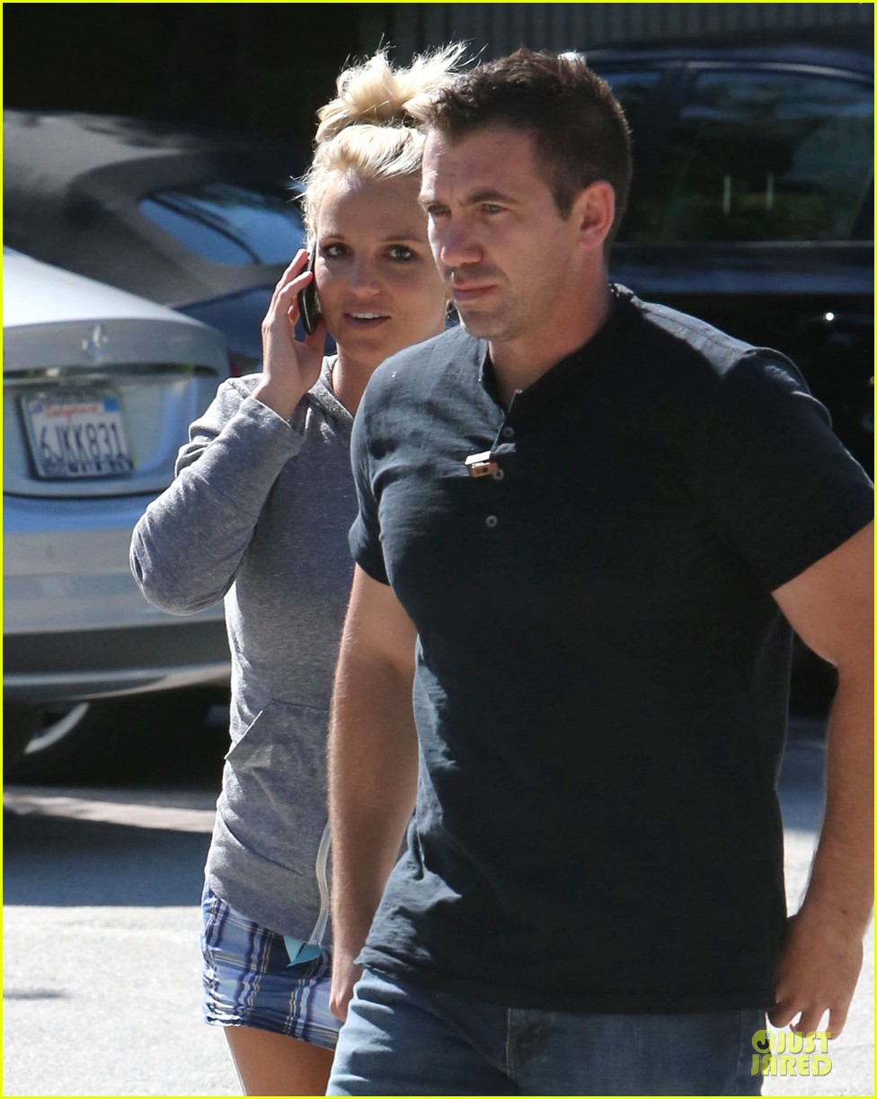 Britney Spears & David Lucado Hold Hands at Corner Bakery!: Photo ...