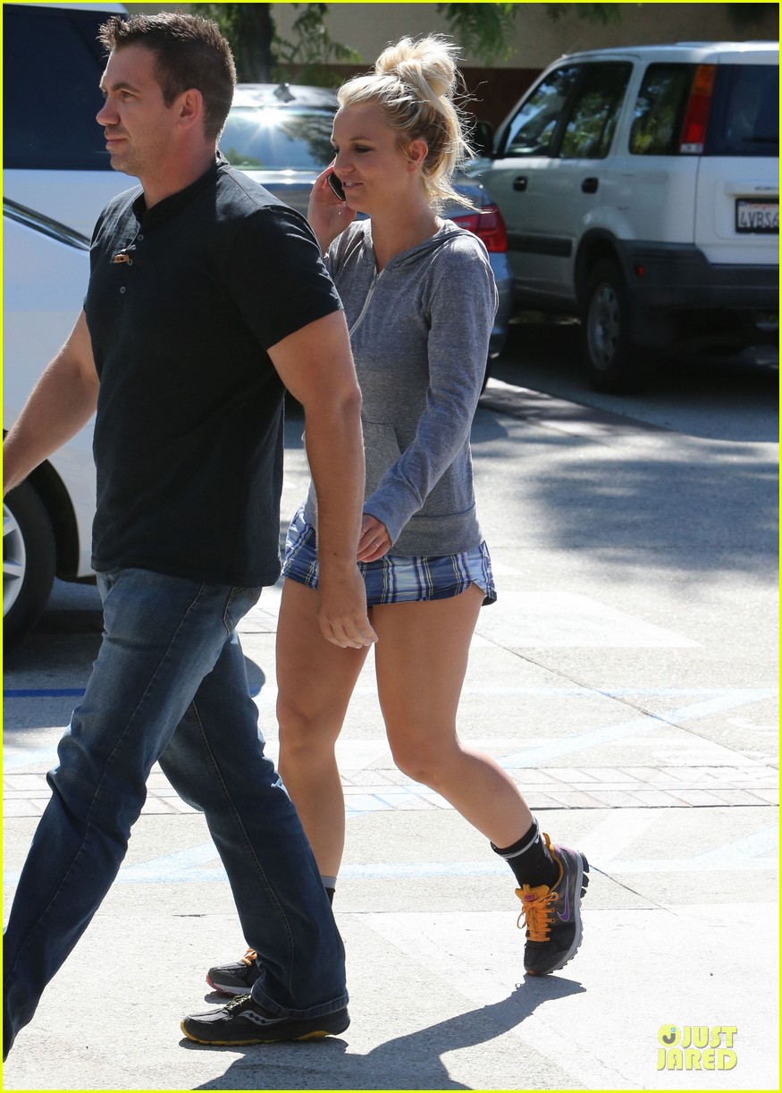 Britney Spears & David Lucado Hold Hands at Corner Bakery!: Photo ...