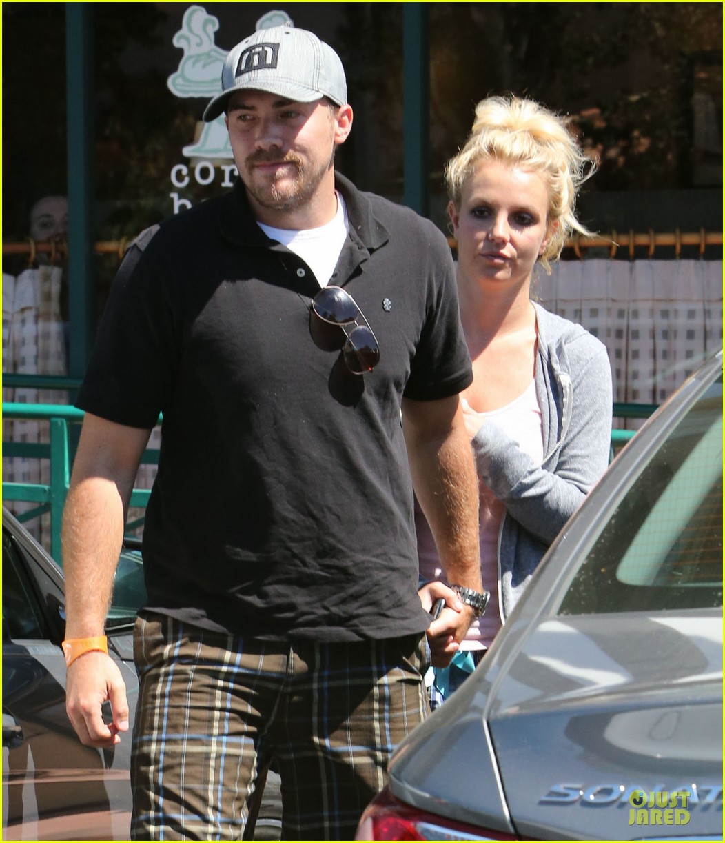 Britney Spears & David Lucado Hold Hands at Corner Bakery!: Photo ...