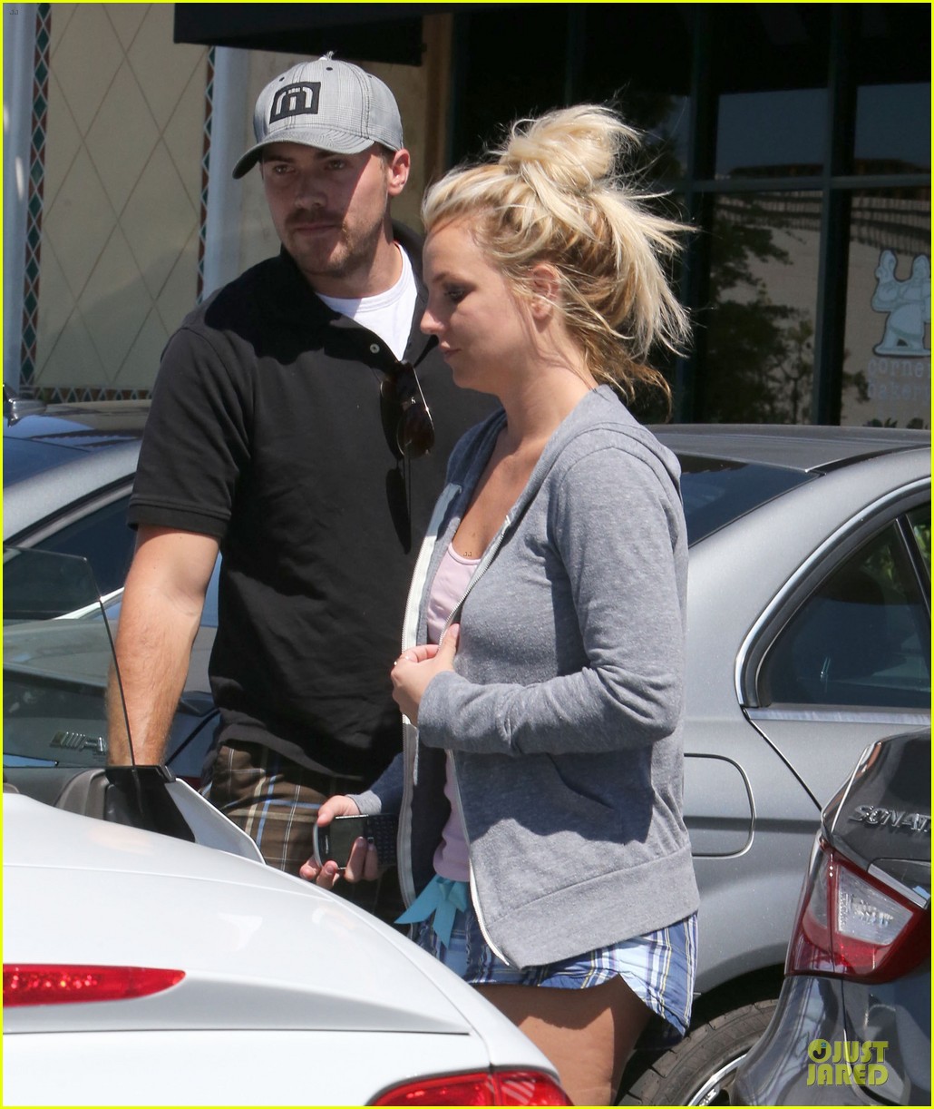 Britney Spears & David Lucado Hold Hands at Corner Bakery!: Photo ...