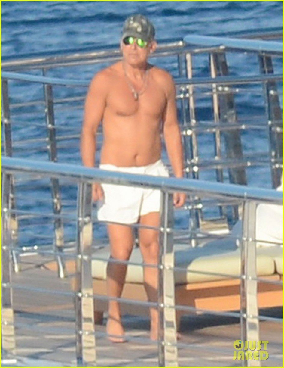 Bruce Springsteen Goes Shirtless, Shows Off Fit Body in Spain: Photo ...