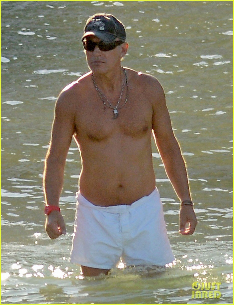 Bruce Springsteen Goes Shirtless, Shows Off Fit Body in Spain: Photo ...