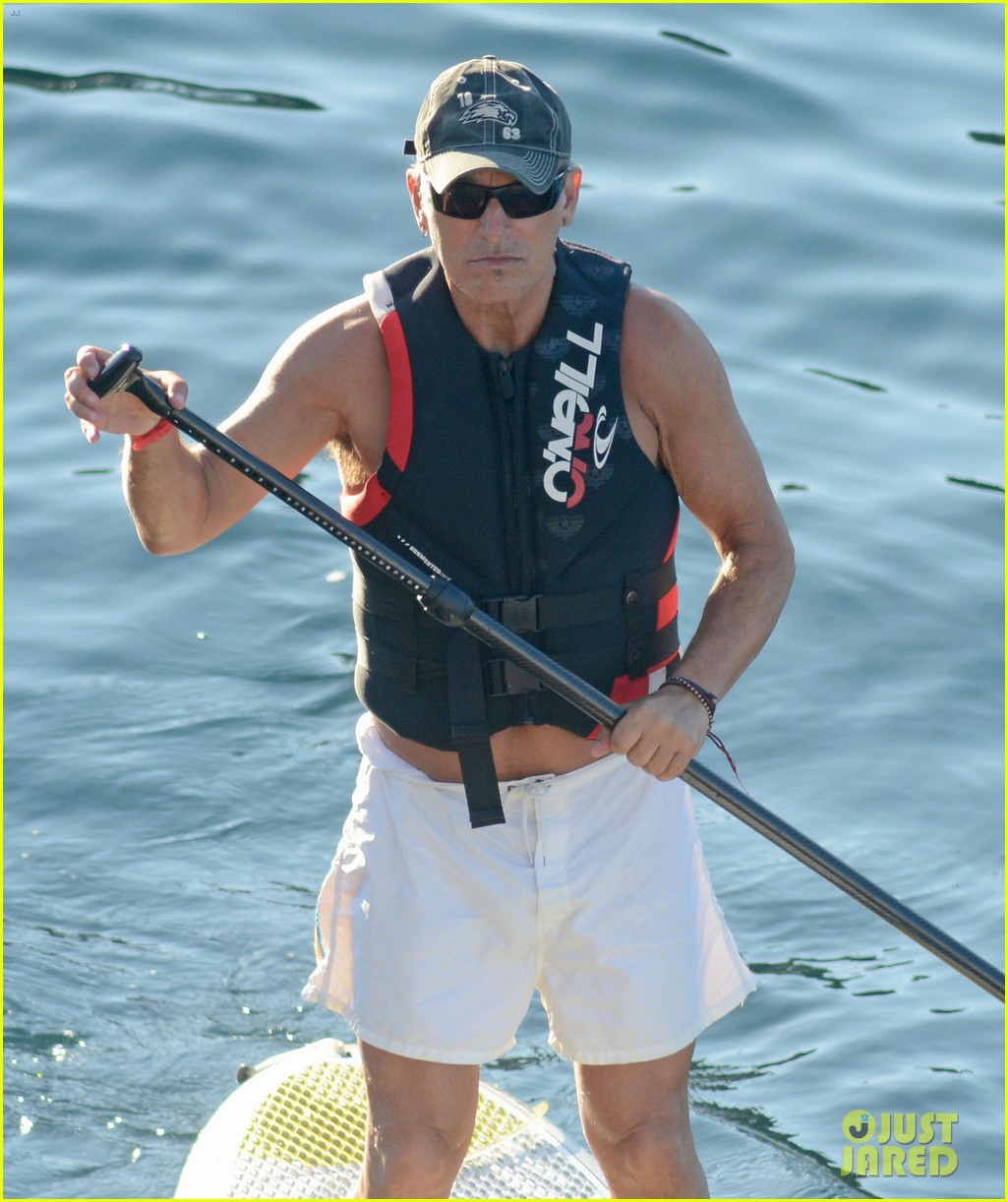 Bruce Springsteen Goes Shirtless, Shows Off Fit Body in Spain: Photo ...