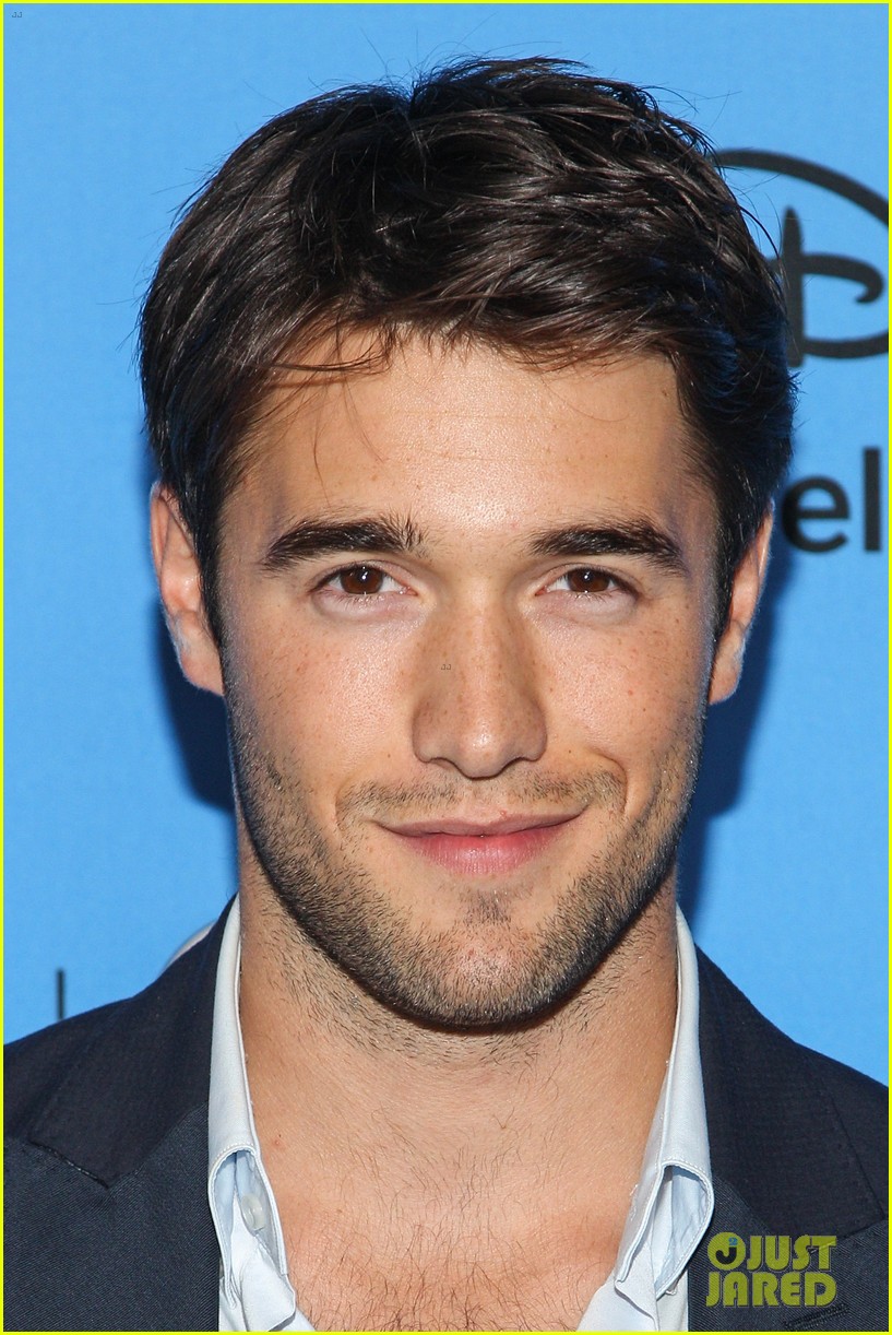 Emily VanCamp & Josh Bowman: TCA's Disney/ABC Party!: Photo 2923844 ...