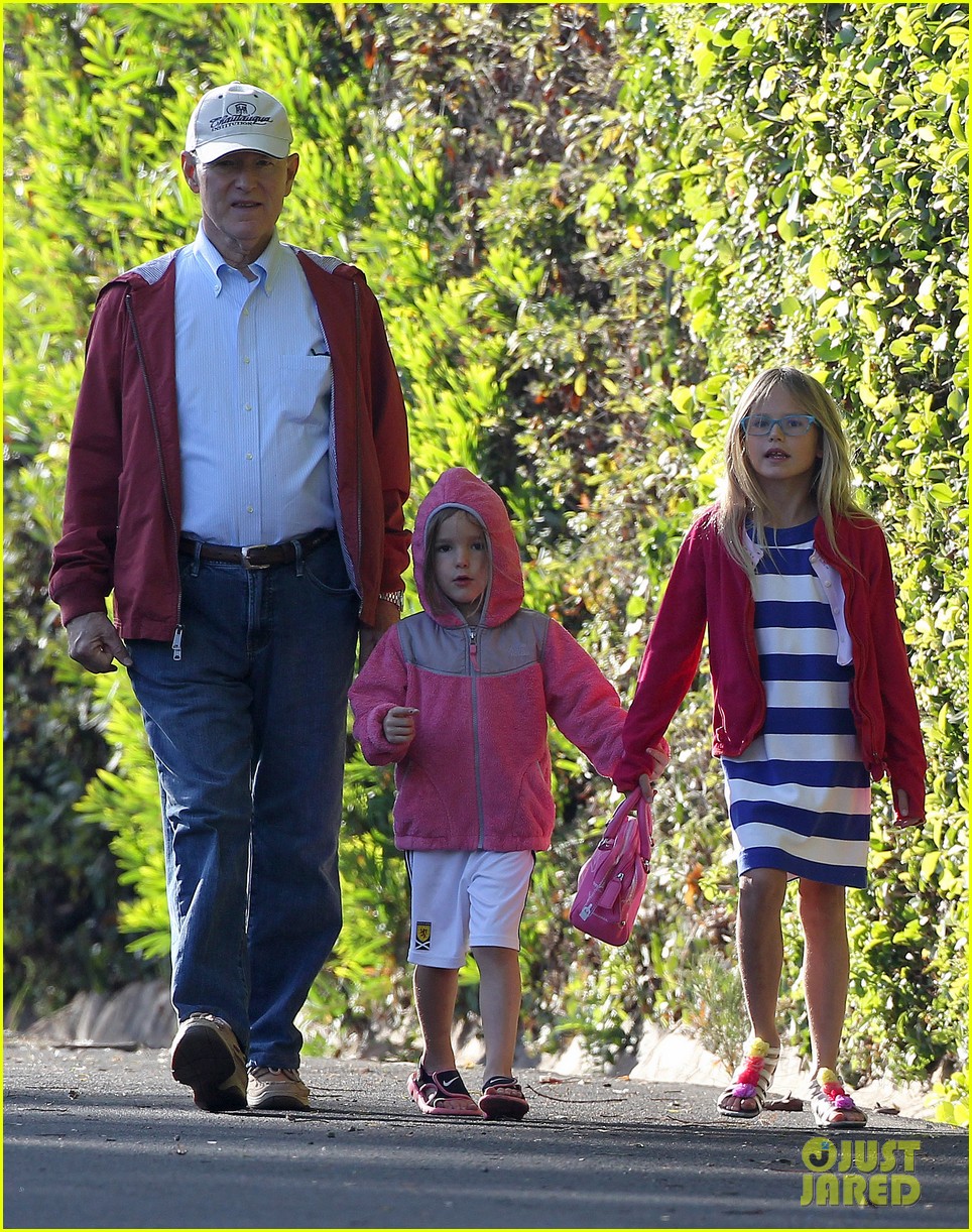 Ben Affleck Gets Hugs From Violet After Big Family Outing!: Photo ...