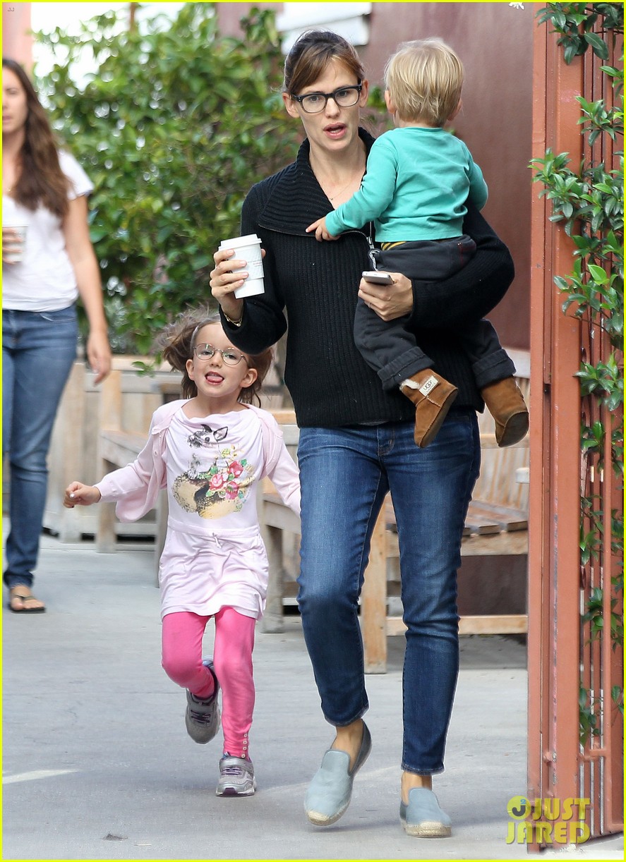 Ben Affleck: Lipstick on Cheek at 'Runner Runner' Premiere!: Photo ...