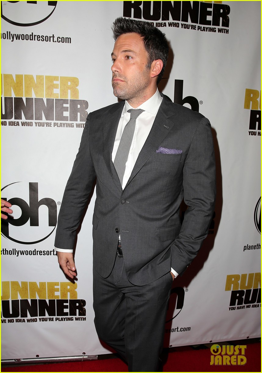 Ben Affleck: Lipstick on Cheek at 'Runner Runner' Premiere!: Photo 2954978 | Ben Affleck ...