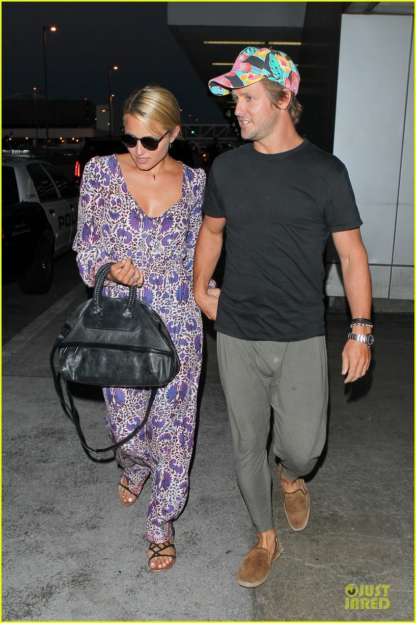 Dianna Agron & Nick Mathers Hold Hands at LAX Airport!: Photo 2943400 ...