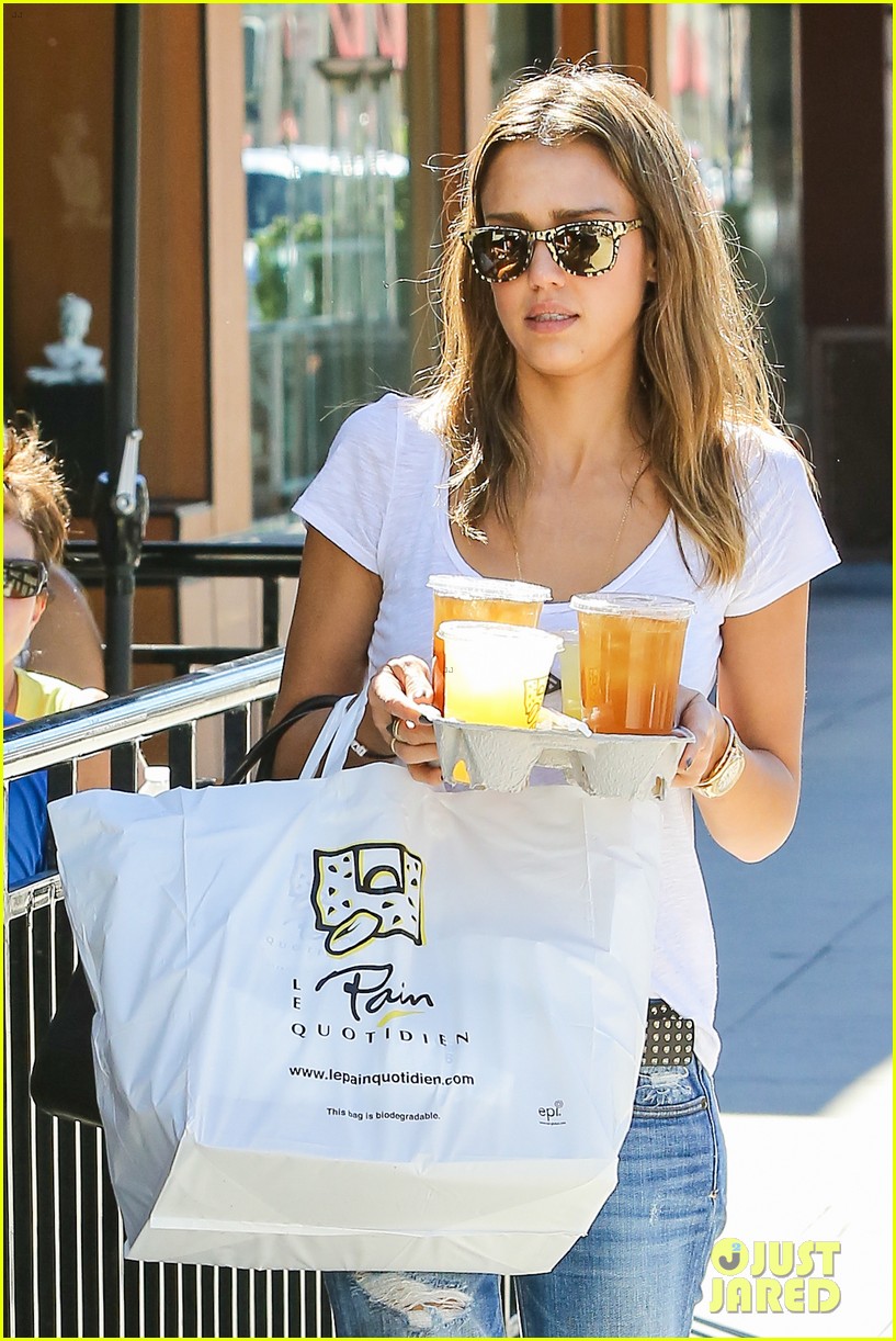 Jessica Alba: Sunday Mall Stop: Photo 2962809 | Jessica Alba Photos ...