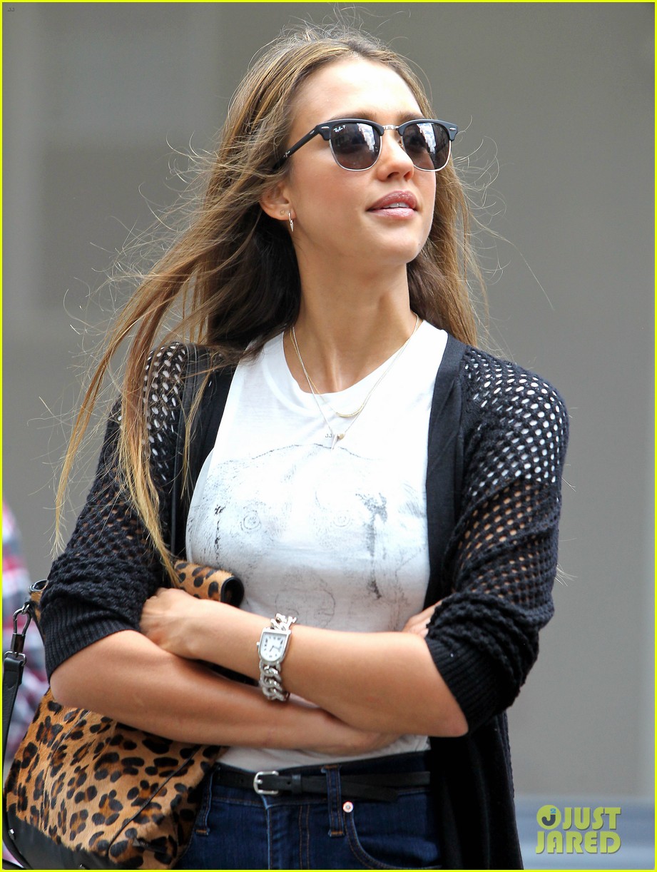Jessica Alba Rocks Several Outfits for New York Fashion Week: Photo ...