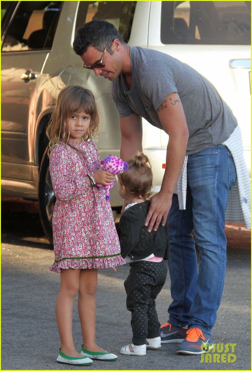 Jessica Alba & Cash Warren: Family Birthday Party Outing!: Photo ...
