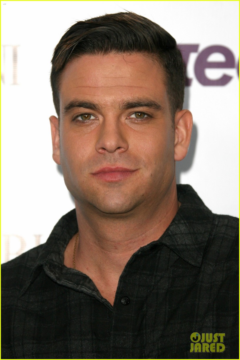 Chloe Bennet & Dominic Sherwood: Young Hollywood Party 2013!: Photo ...