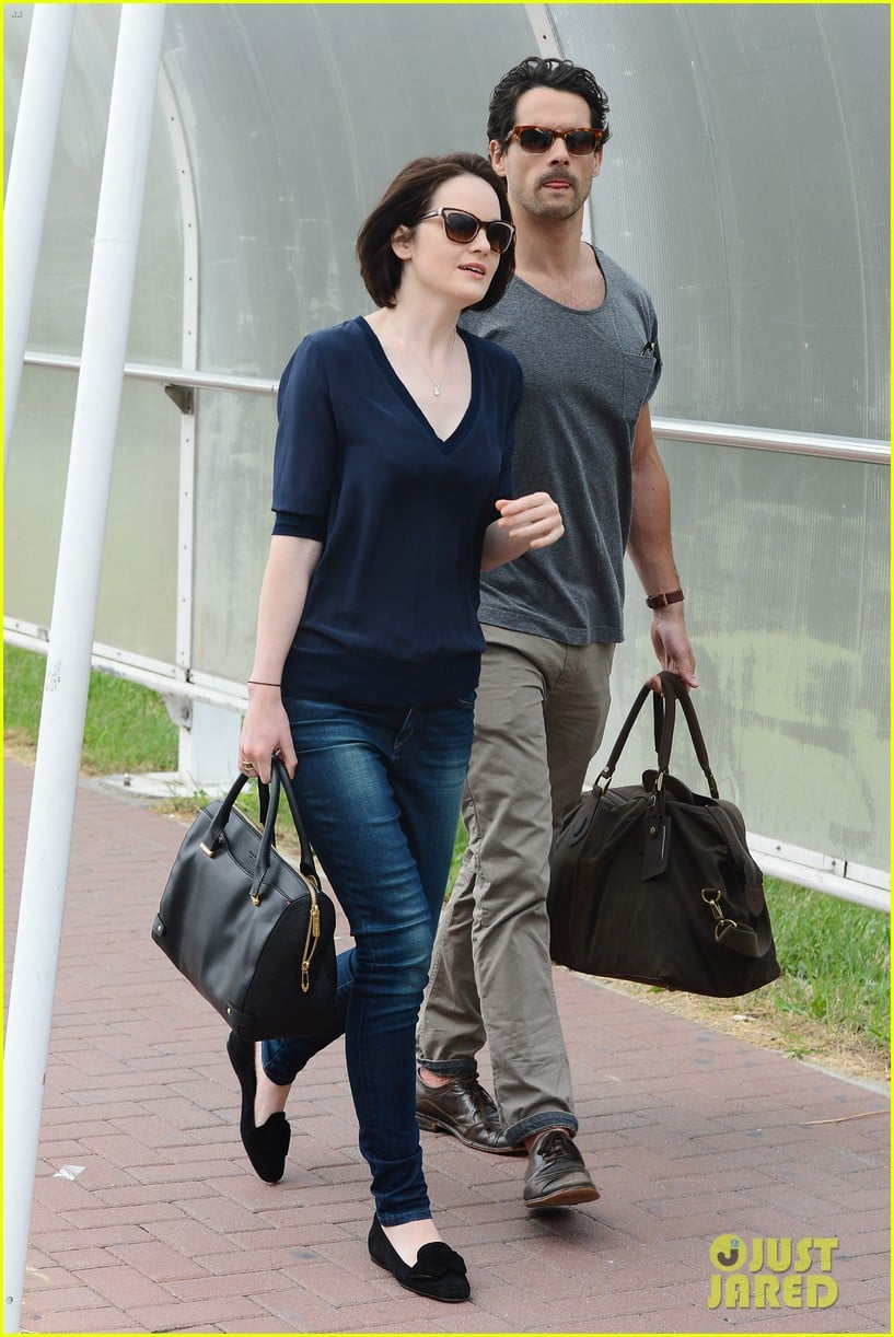 Michelle Dockery & John Dineen Hold Hands at Venice Airport: Photo ...