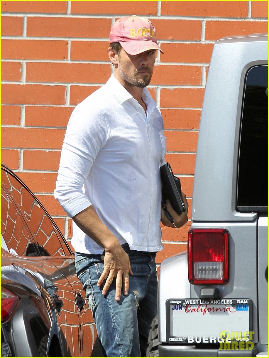 Josh Duhamel Embraces New Meaning of 'DILF': Photo 2949506 | Josh ...