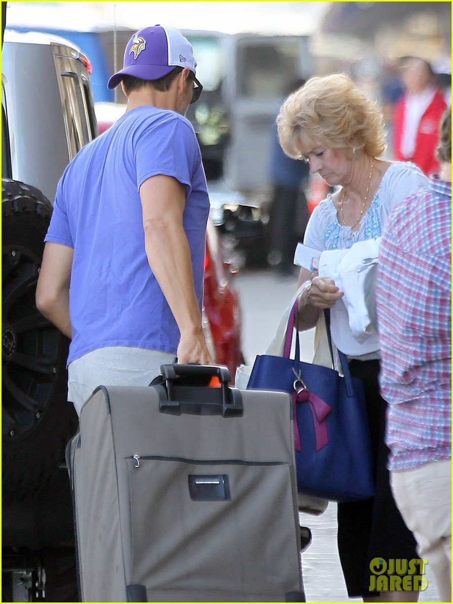 Josh Duhamel Embraces New Meaning of 'DILF': Photo 2949511 | Josh ...