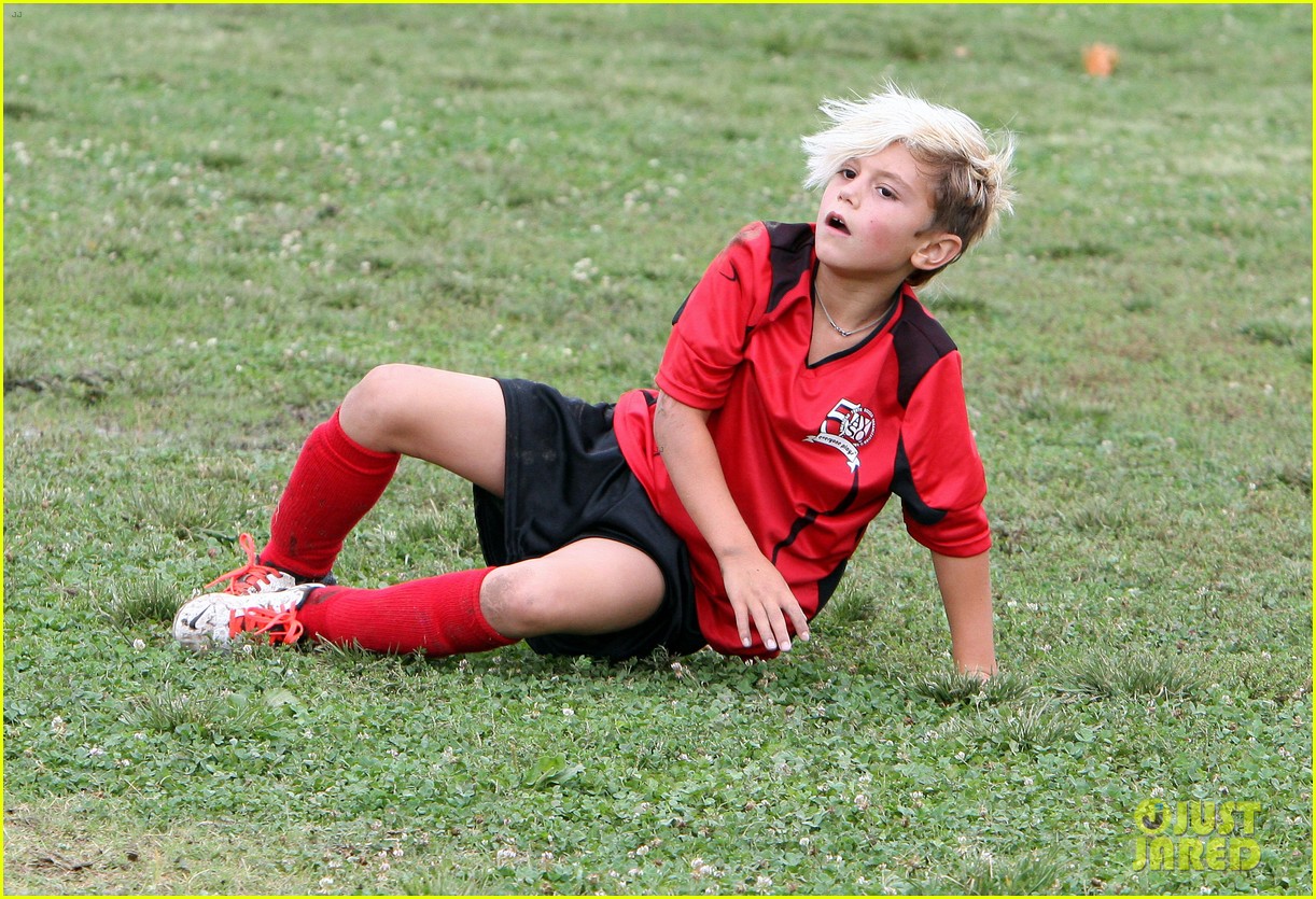 Gwen Stefani & Gavin Rossdale Sit Sidelines at Kingston's Soccer Game ...