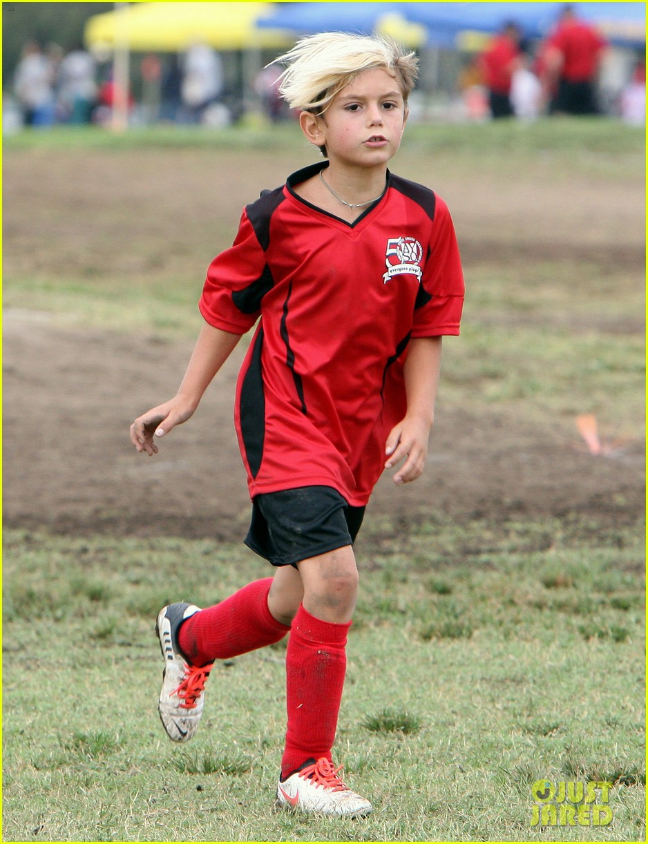 Gwen Stefani & Gavin Rossdale Sit Sidelines at Kingston's Soccer Game ...