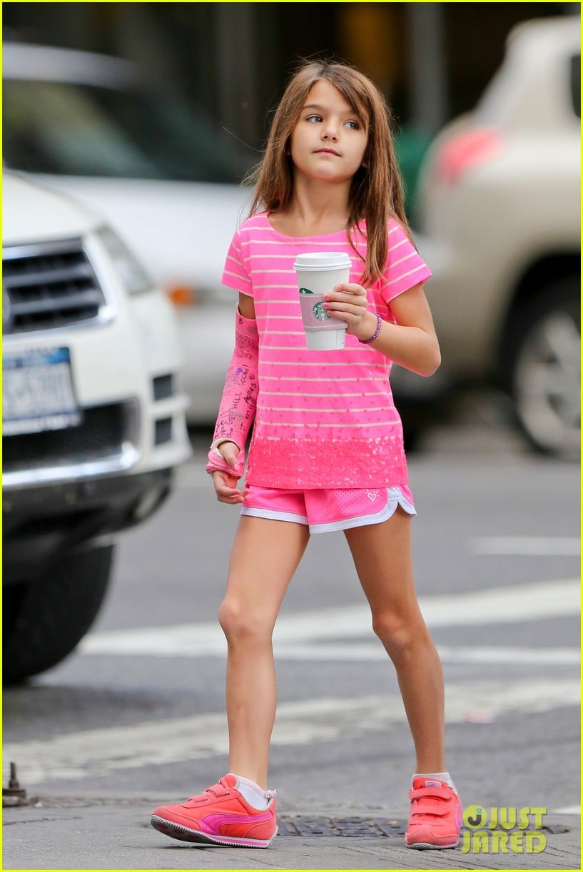 Katie Holmes & Suri Cruise Grab Many Morning Coffees!: Photo 2962467 ...