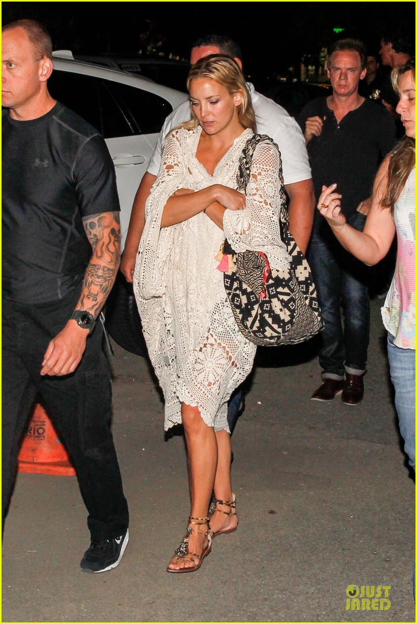 Kate Hudson Flashes Flat Tummy for Rio De Janeiro Departure!: Photo ...