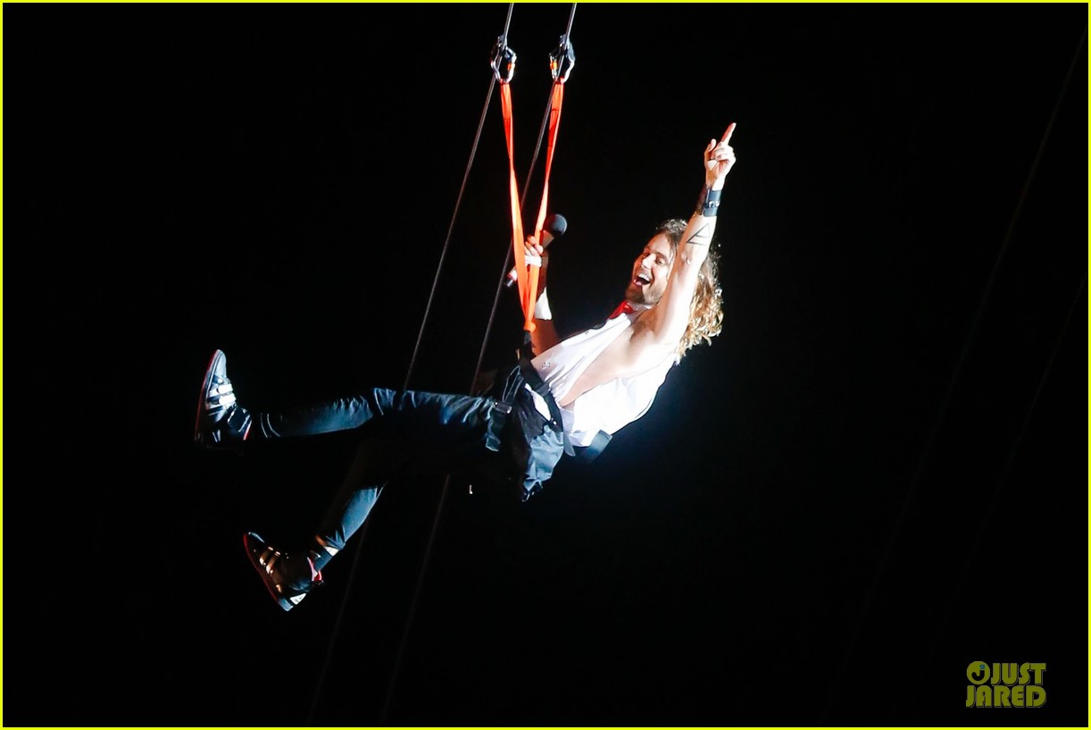 Jared Leto: Rock in Rio Performance with Thirty Seconds to Mars!: Photo ...