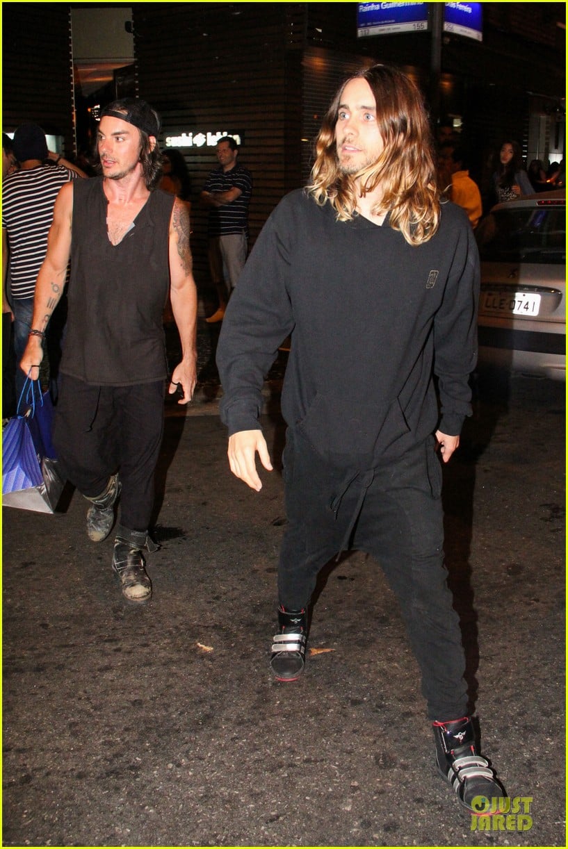 Jared Leto Stops for Fan Photo Op at Sushi Leblon Restaurant!: Photo ...