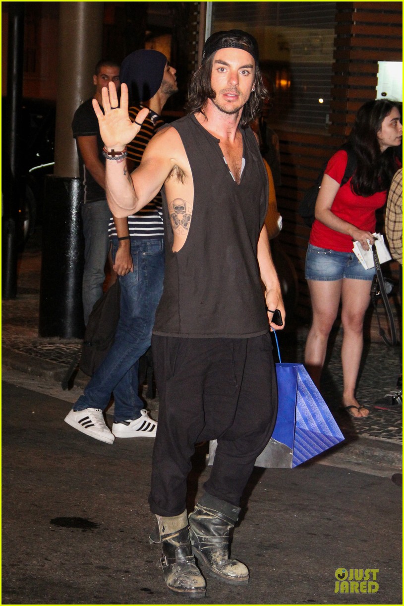 Jared Leto Stops for Fan Photo Op at Sushi Leblon Restaurant!: Photo ...