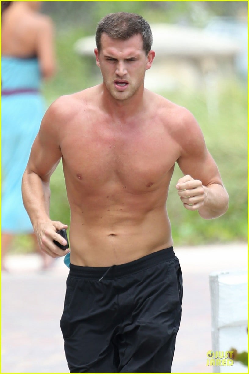 Lindsay Lohan Bares Midriff, Matt Nordgren Goes Shirtless!: Photo ...