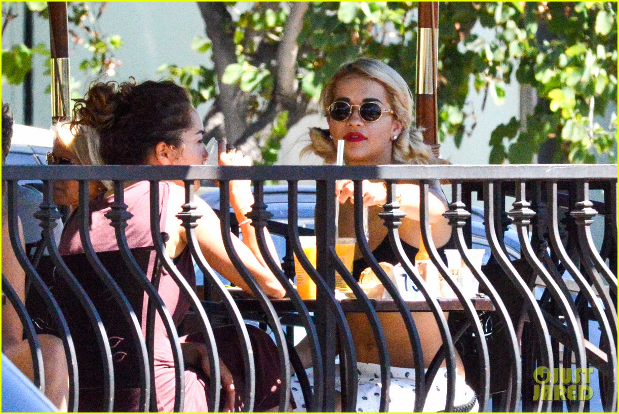 Rita Ora Flaunts Abs, Hangs with Older Sister Elena: Photo 2960593 ...