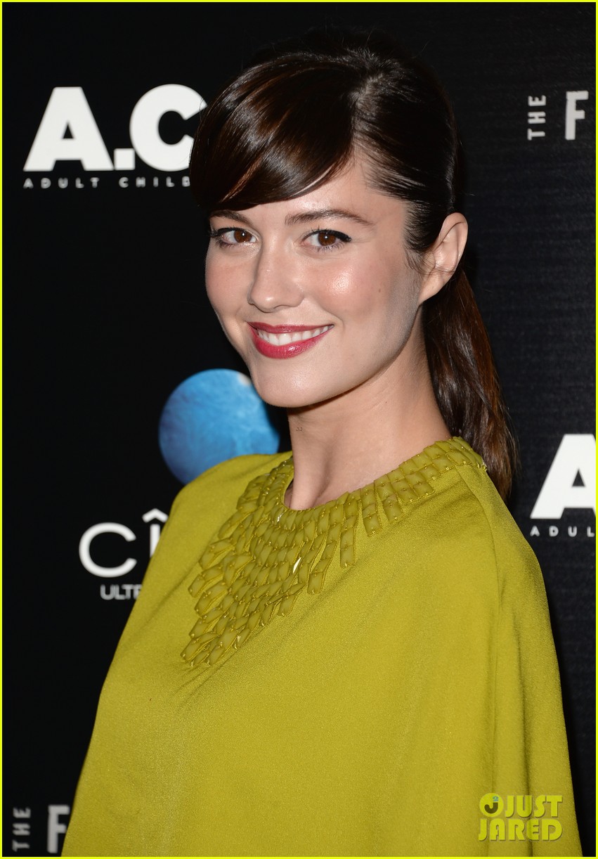 Amy Poehler & Mary Elizabeth Winstead: 'A.C.O.D.' Premiere!: Photo ...
