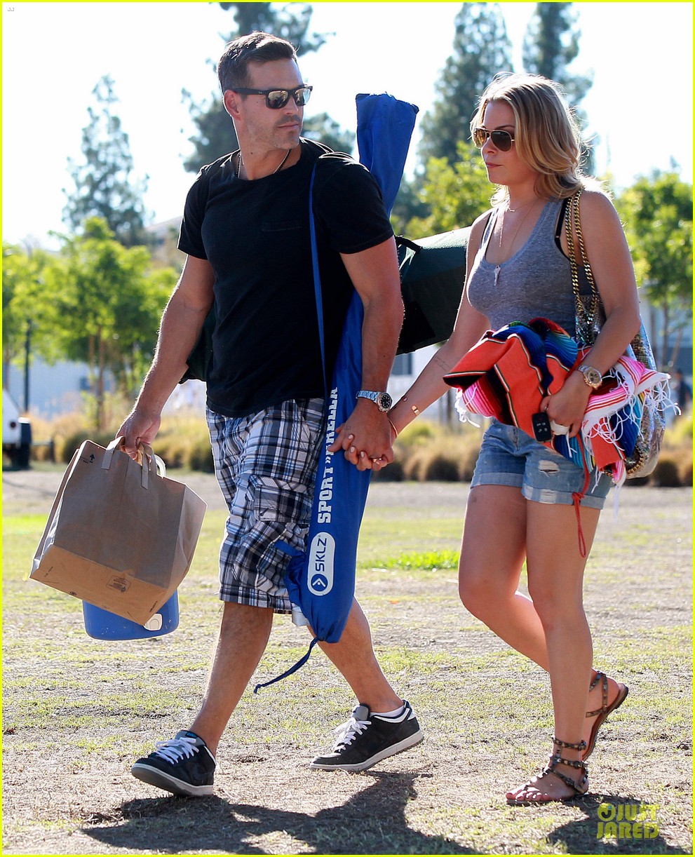 LeAnn Rimes & Eddie Cibrian Hold Hands for Mason's Game!: Photo 2962072 ...