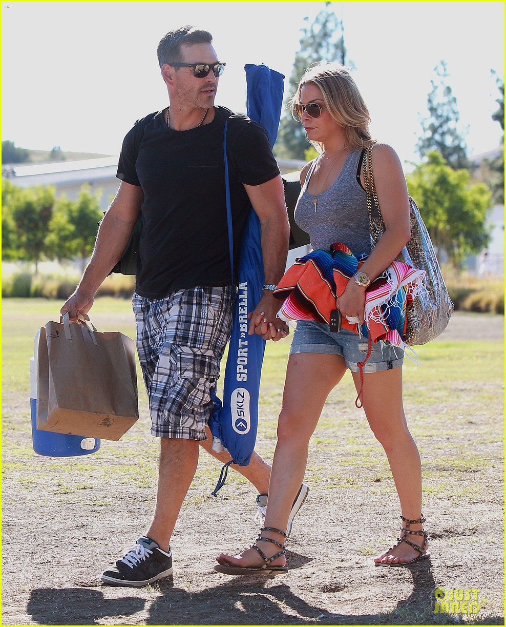 LeAnn Rimes & Eddie Cibrian Hold Hands for Mason's Game!: Photo 2962073 ...
