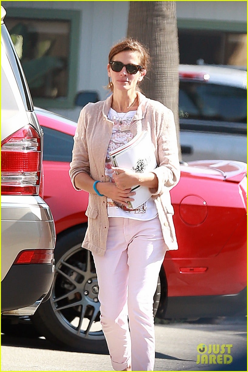 Julia Roberts: Newsstand Shopper with Danny Moder!: Photo 2955197 ...