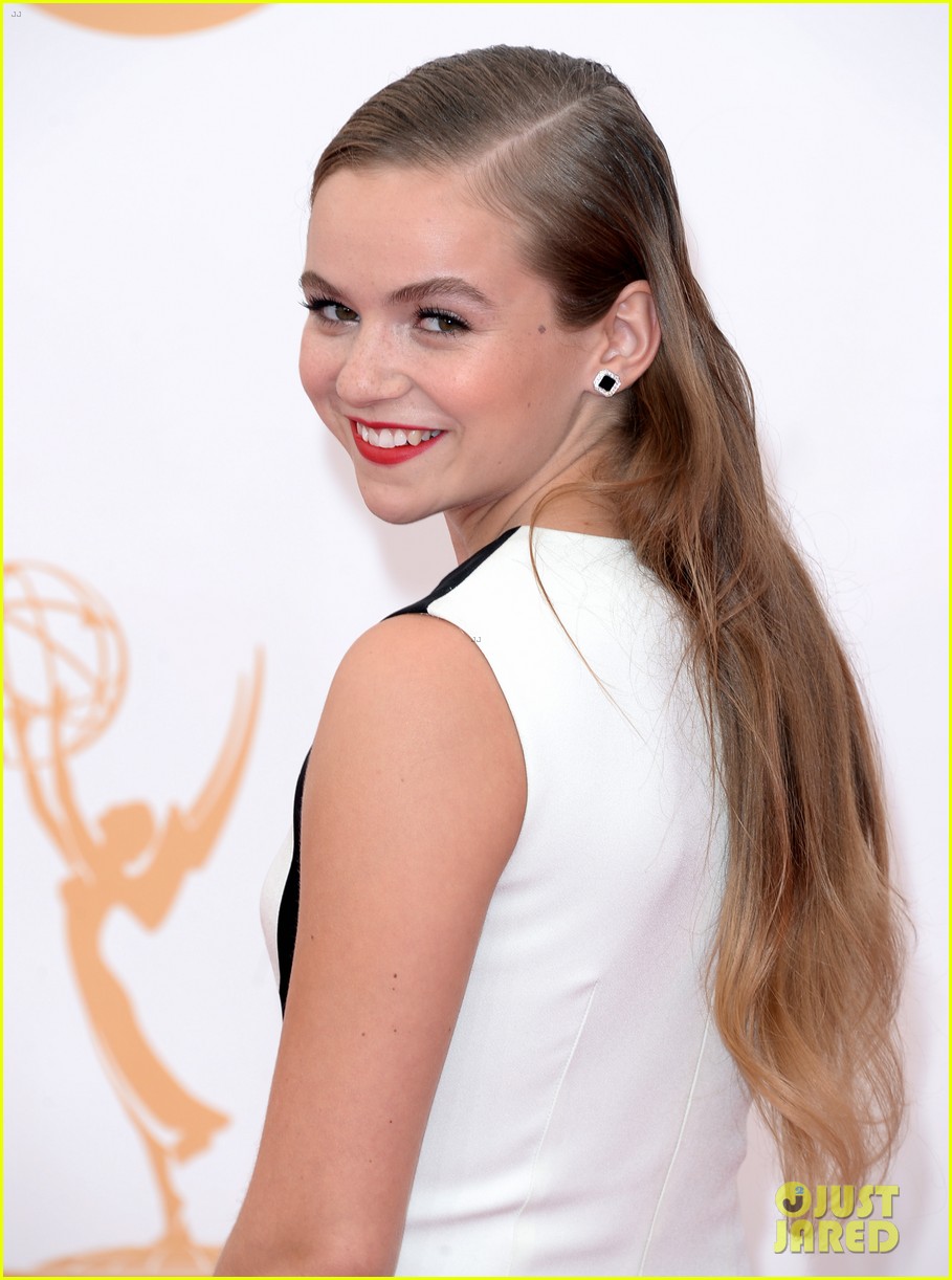 Kiernan Shipka & Morgan Saylor - Emmys 2013 Red Carpet: Photo 2957923 ...