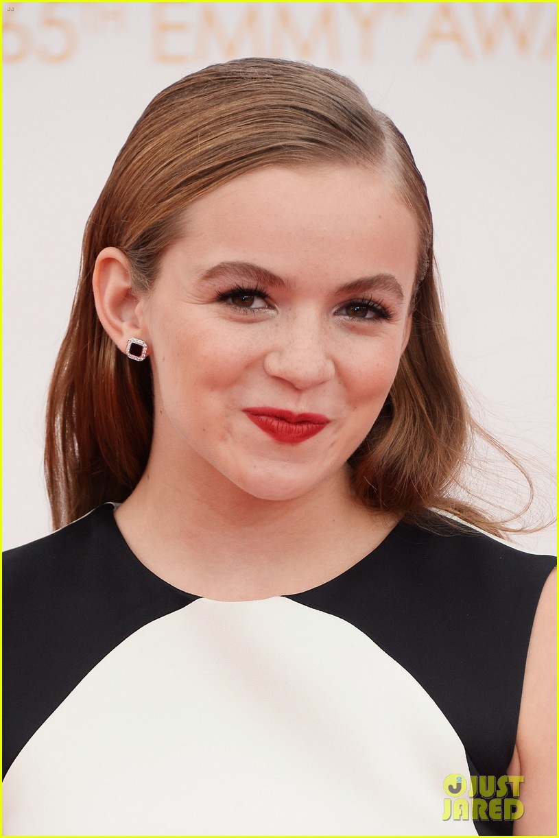 Kiernan Shipka & Morgan Saylor - Emmys 2013 Red Carpet: Photo 2957925 ...