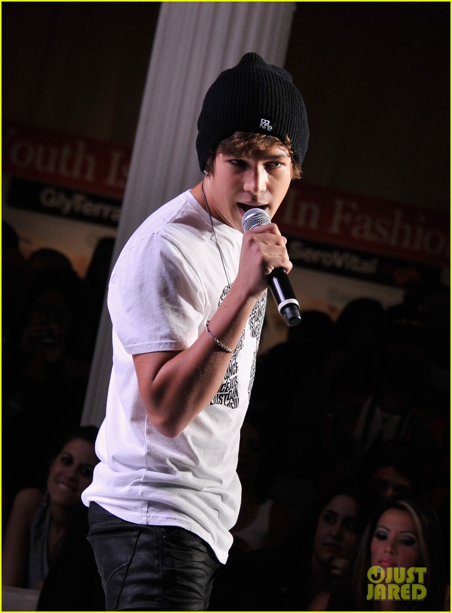 Austin Mahone Smiling 2022