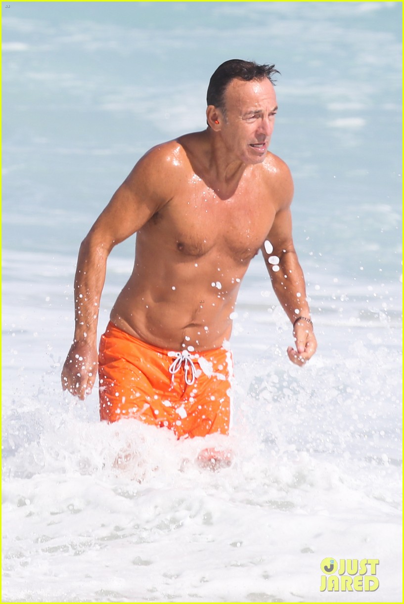 Bruce Springsteen Bares Fit Shirtless Body at the Beach in Rio: Photo ...