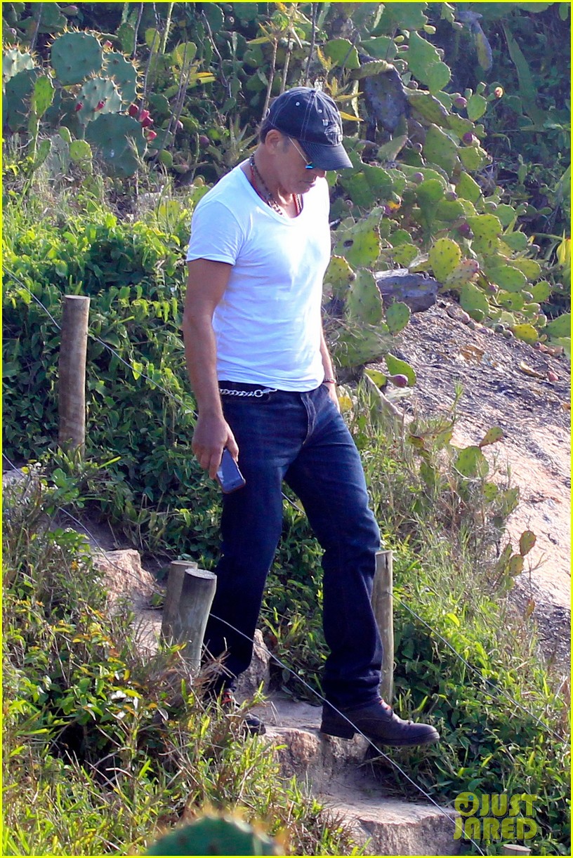 Bruce Springsteen Bares Fit Shirtless Body at the Beach in Rio: Photo ...