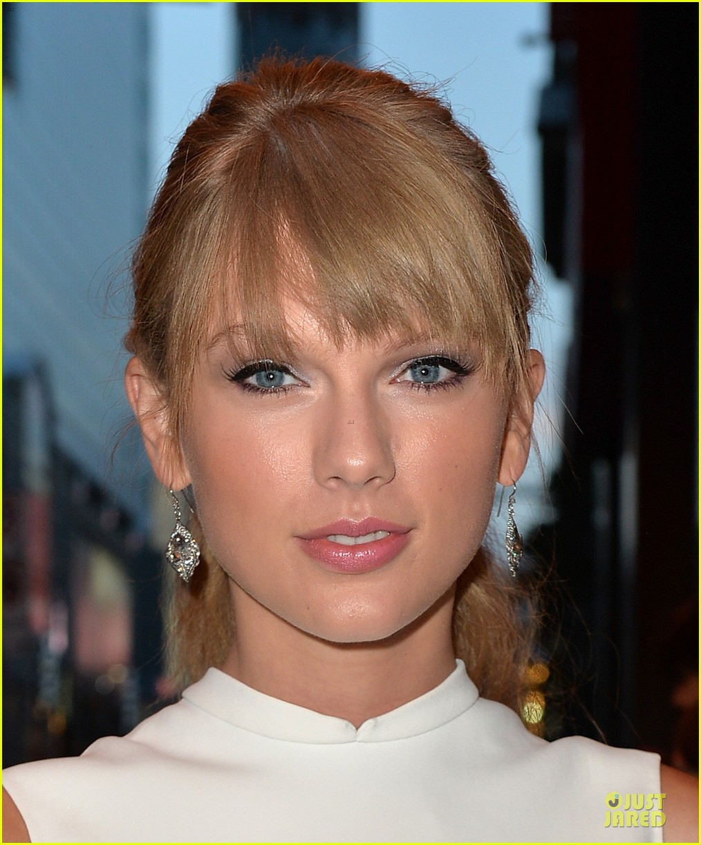 Taylor Swift: 'One Chance' TIFF Premiere & Portrait Session!: Photo ...